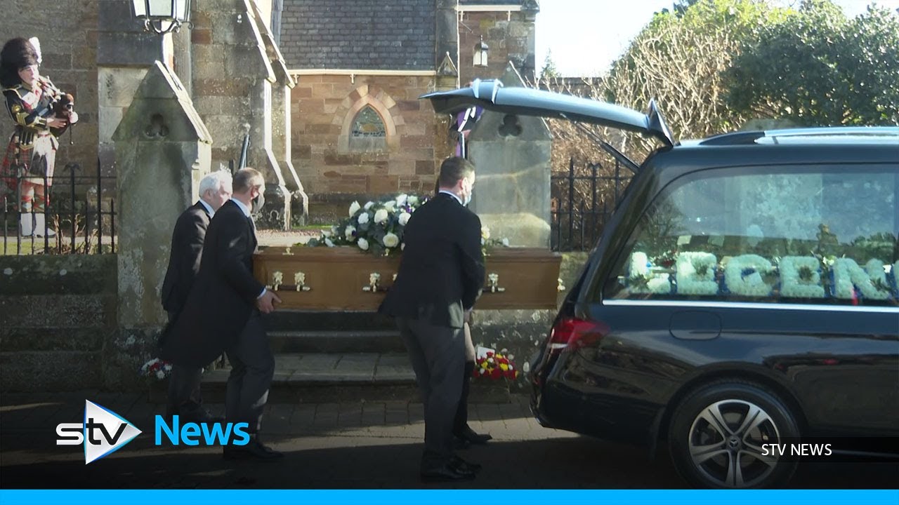 Sydney Devine’s funeral cortege passes mourners at theatre - YouTube
