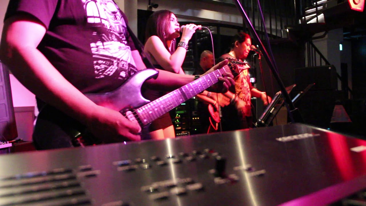 Soundstream Band@Harry"s Bar Claymore SG 2016 part 1 - YouTube