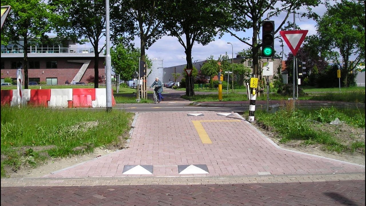 Road Works vs. The Dutch Cyclist: A Temporary Signalled Crossing for ...