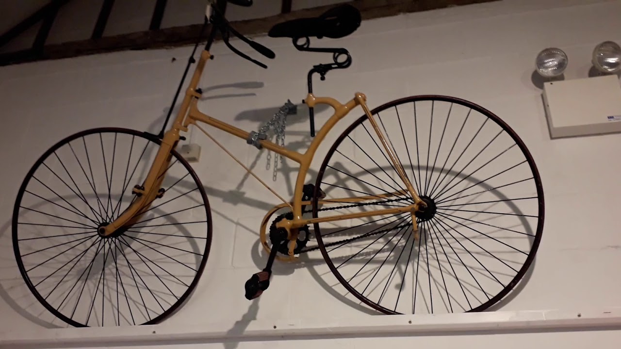 1886 Singer safety bike Harlow musuem. - YouTube