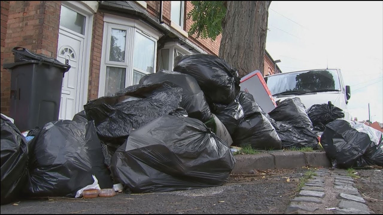 Rubbish piles up in Birmingham - YouTube