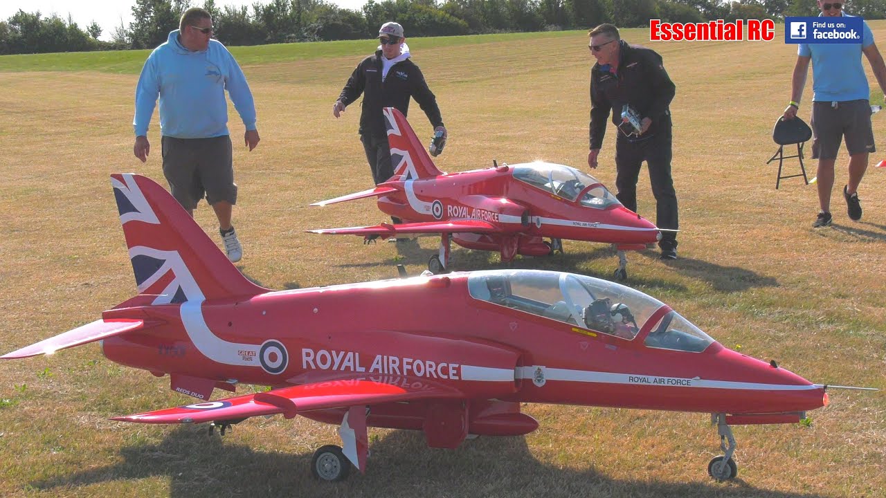 AMAZING "REDS DUO" !!! RC TURBINE JETS emulate the Royal Air Force ...