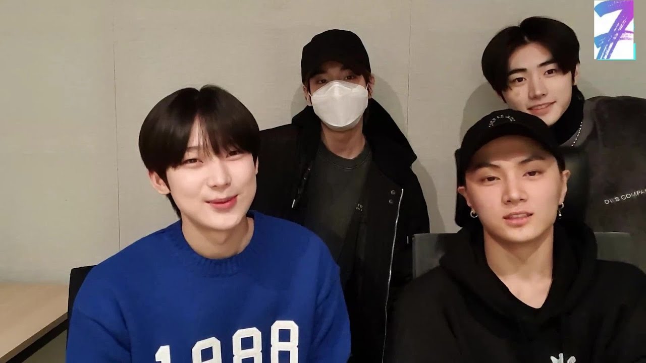 Enhyphen- sunoo🦊 and jay🦅vlive ft. jakehoon (eng sub) HD - YouTube