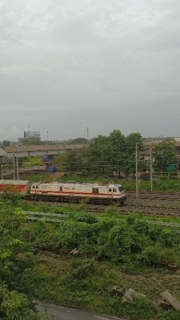 The majestic view of Karnavati Express #railvlogger #train # ...