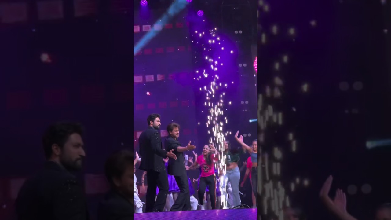 Shah Rukh Khan eats up Vicky Kaushal on IIFA stage with his 26-year-old ...