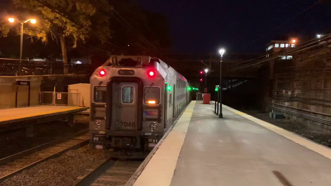 4 NJT trains at Summit, NJ 10/8/20 - YouTube