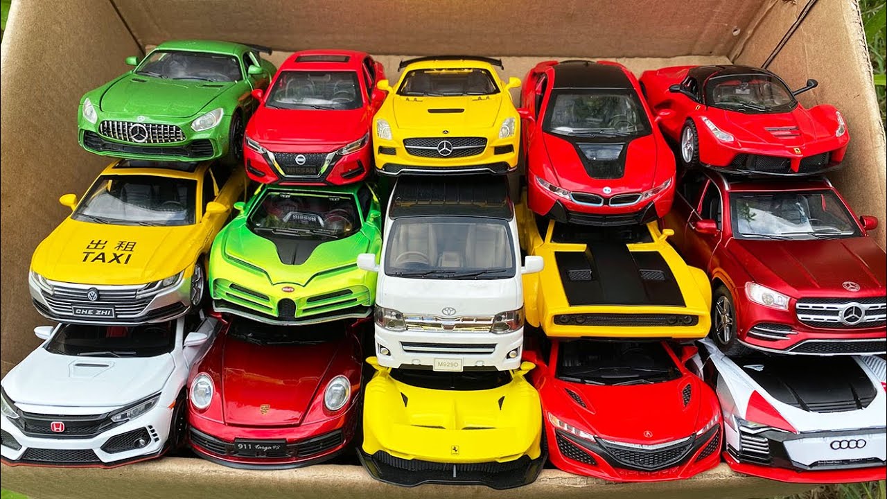 Box full of mini Cars, BMW i8, Mercedes SLS, Laferrari, Nissan Syplhy ...