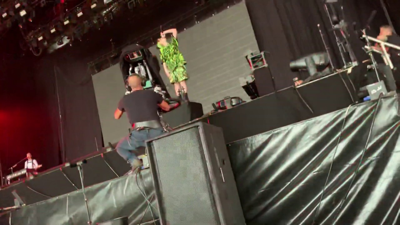 Billie Eilish - Bad Guy & Intro ( Live Performance August 17th 2019 ...