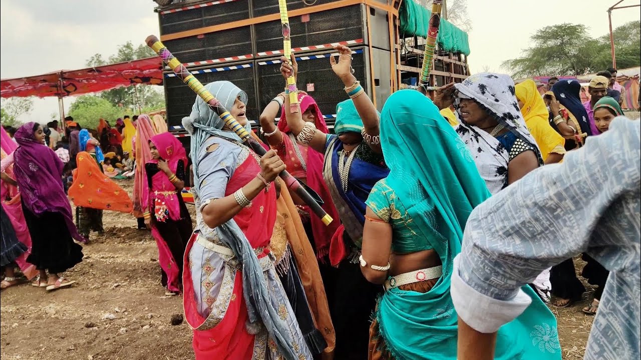 आदिवासी महिलाओं के लोक गीत adivasi Loke geet gali vale shadi geet ...