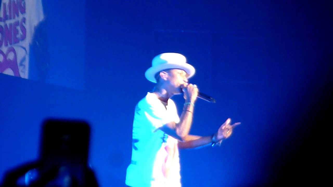 Pharrell Williams "Frontin" @ Zénith (Toulouse) - YouTube