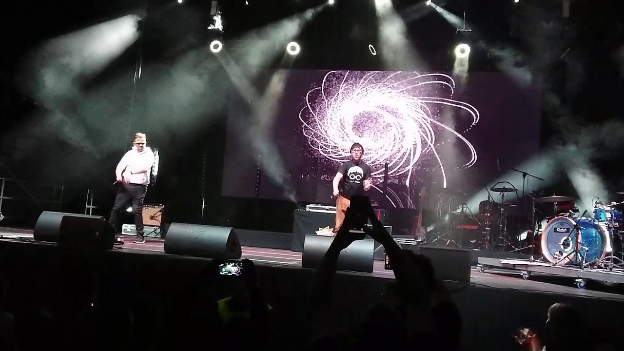 Koncert PZDR Warszawa Torwar Cyber Marian, 4 Fala - YouTube