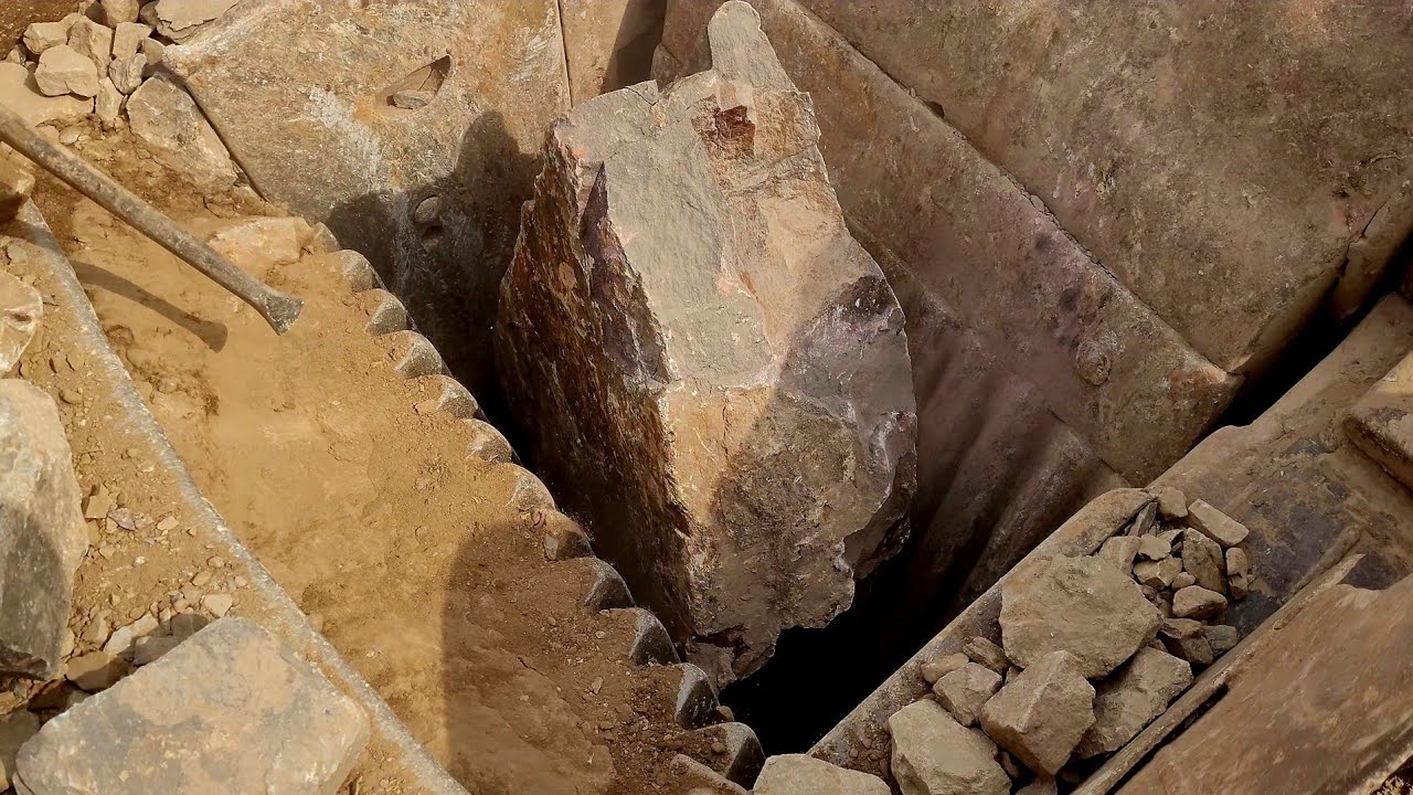 Satisfying Quarry Primary Rock Crushing Machine Working Stone ...