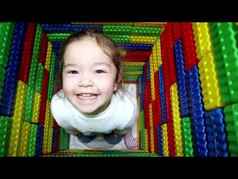 BUĞLEM LEGOLARDAN OKUL YAPTI
