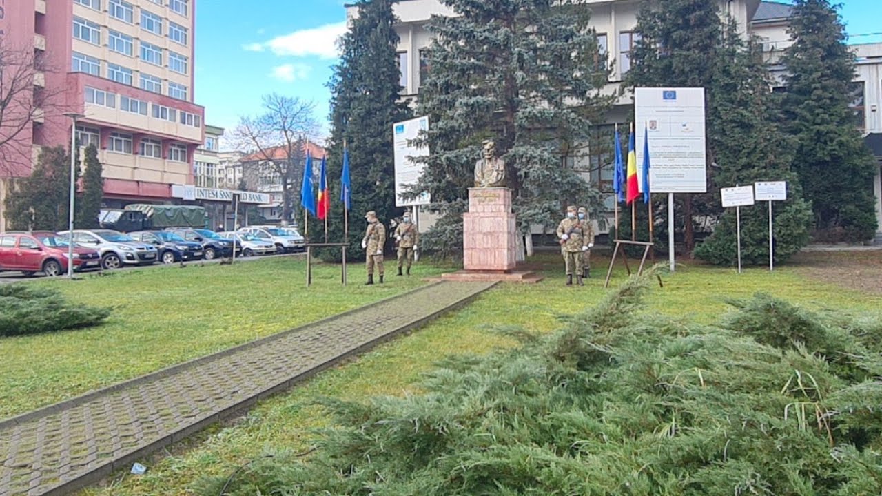 Depunere de coroane la bustul lui Simion Barnutiu in Zalau - YouTube