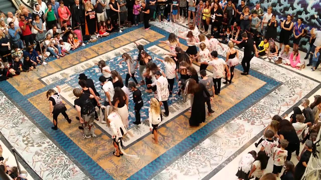 Wafi Mall Halloween Performance - YouTube