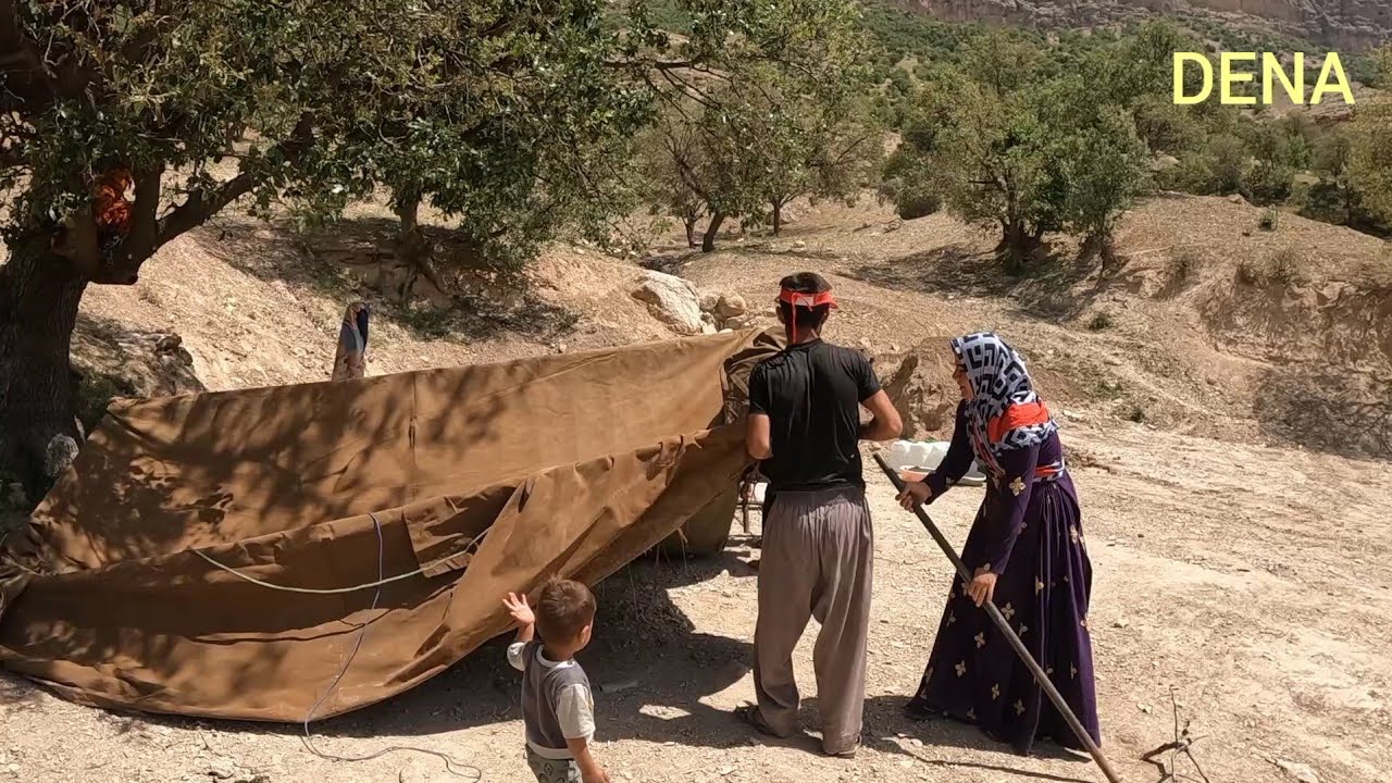 Installation of a nomadic tent by an Iranian nomadic family - YouTube