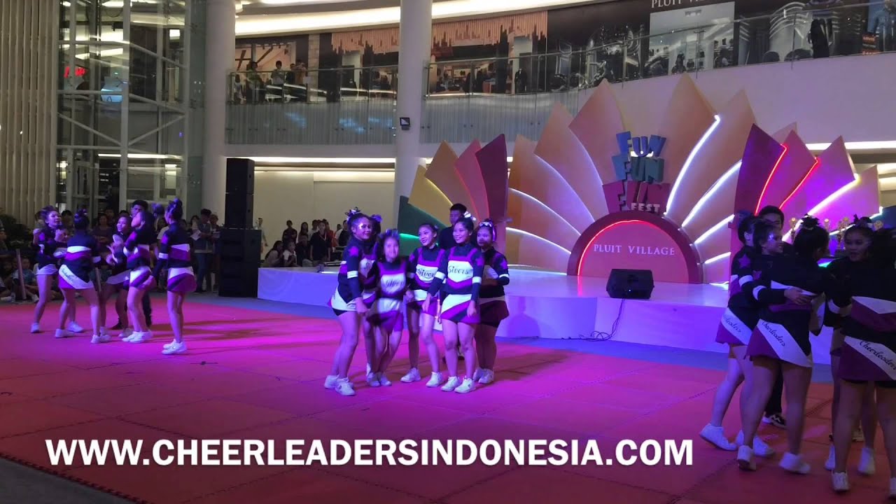 Sivers Cheers (SMAN 67 JAKARTA) - YouTube