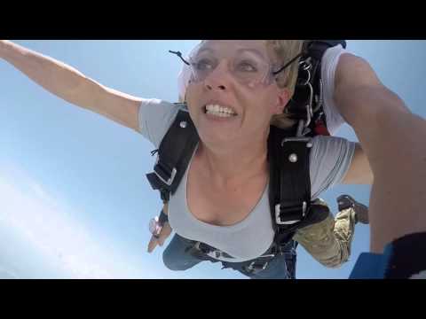 Skydive Tennessee Tina Nickell - YouTube
