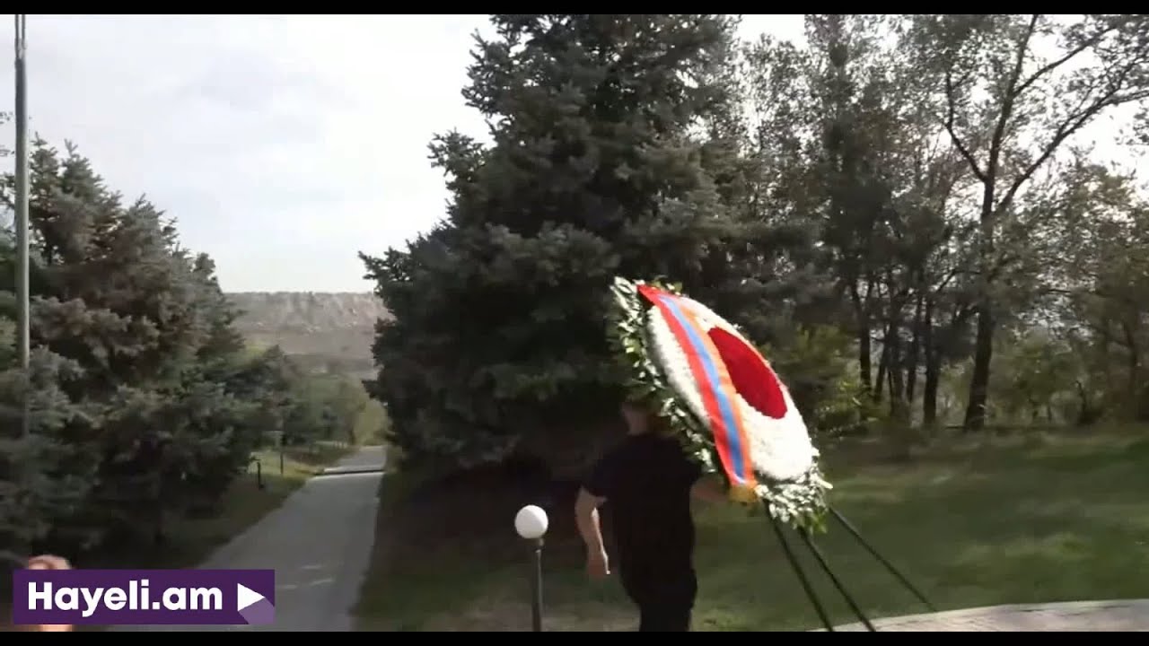 Նիկոլի բերած ծաղկեպսակը ծնողները շպրտեցին Youtube