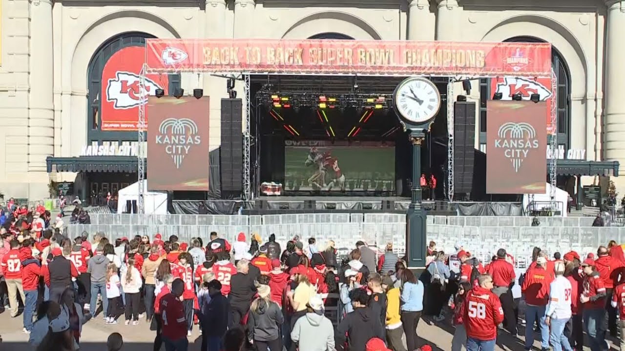 LIVE: Kansas City Chiefs victory parade - YouTube