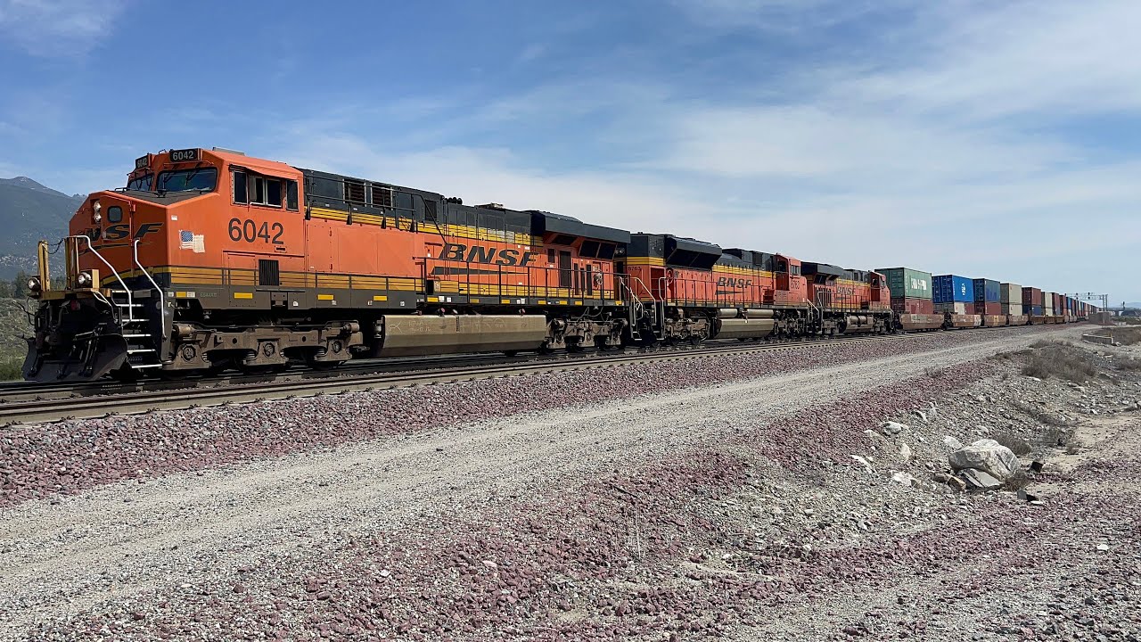 BNSF 6040 Flag Unit BNSF 8763 SD70ACe BNSF 7399 ES44DC NS 4117 AC DC AC44C6M!!! - YouTube