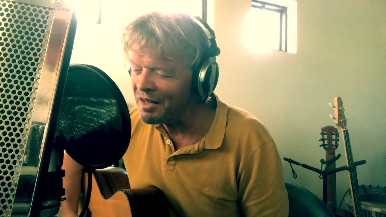 Harry Hendriks - Liedje van Altijd (COVER Gerard van Maasakkers) - YouTube