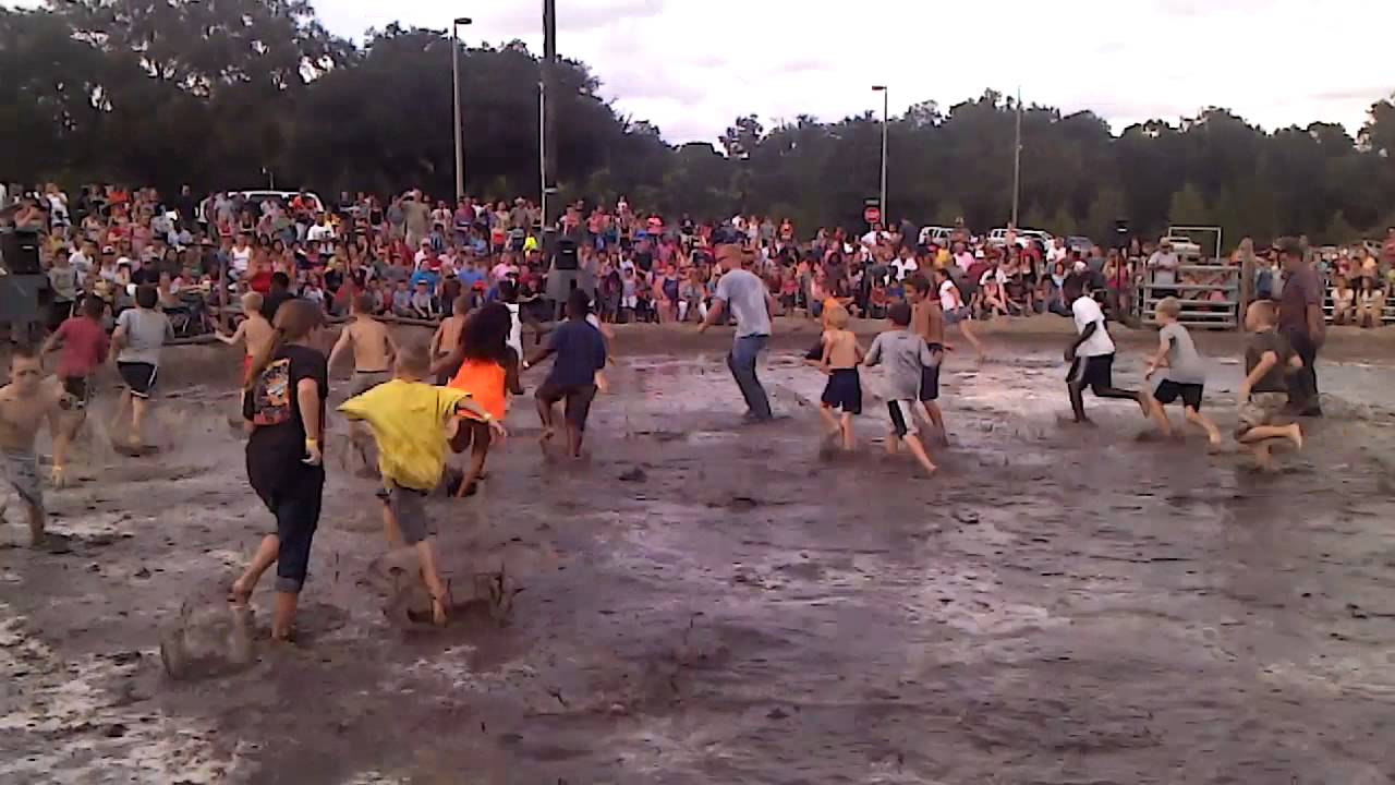 Colby's Greasy pig chase - YouTube