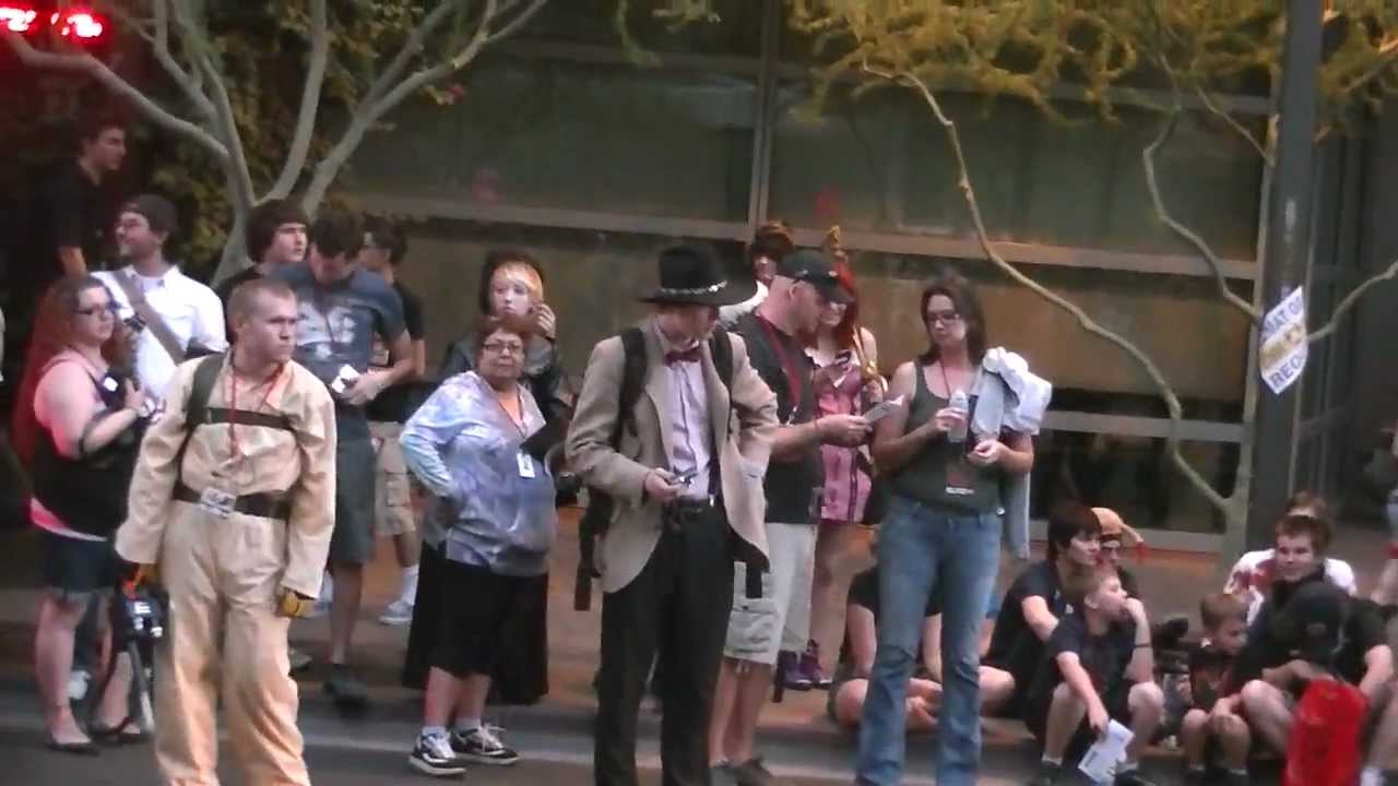 Phoenix Comicon 2012 (Zombie Walk P.1) - YouTube