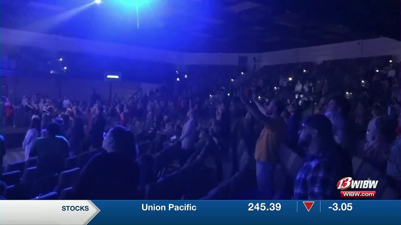 Topeka Rescue Mission Praise Night - YouTube