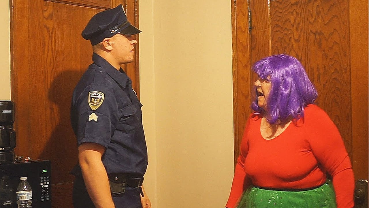 ANGRY GRANDMA GETS ARRESTED! - YouTube