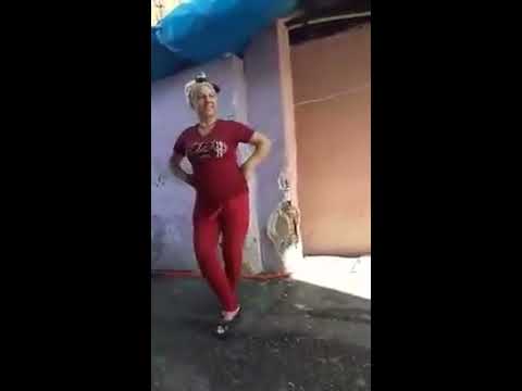 romanların sarı kızı süper oynuyor. sarı iddalı roman havası oynuyor.