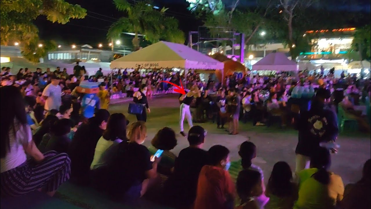 Liberty Vines: AMELIA PUBLIC DANCE😂 - YouTube