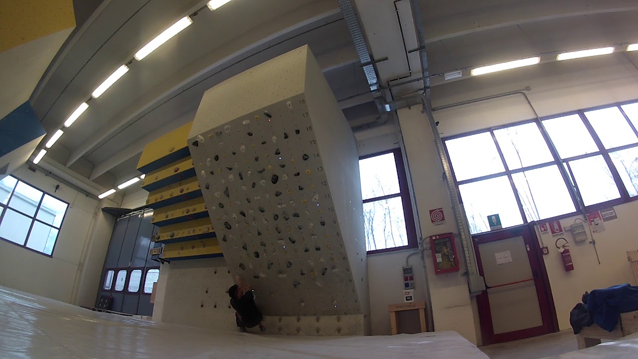 Moon board whisping aspens 7c+ - YouTube