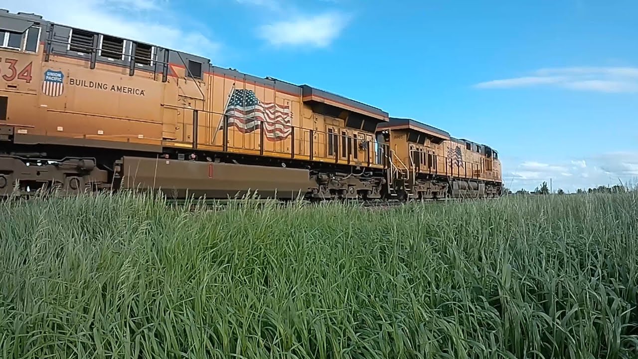 Long Union Pacific train on the Spine Line - YouTube