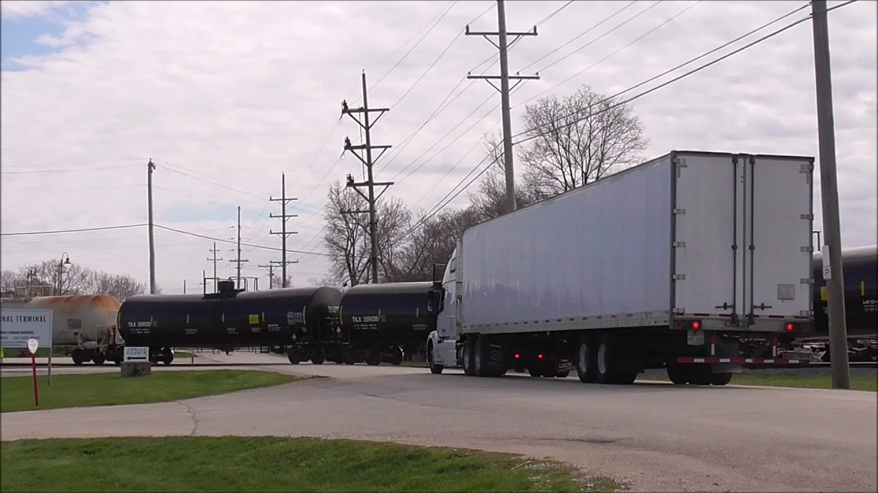 RS5T!! CSX 6504 Switching Channahon, IL 4/15/19 - YouTube