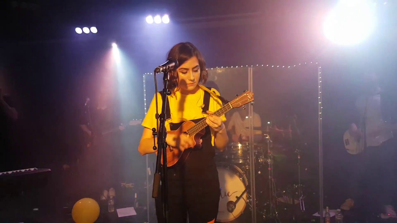 Absolutely Smitten - dodie (Glasgow 13/03/17) - YouTube