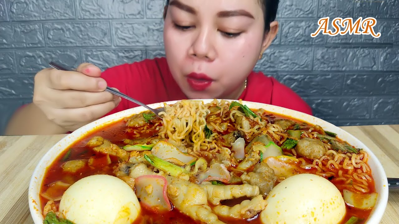 Spicy Seblak Meatballs Chicken Feet Eggs Noodles Indonesia Food Youtube