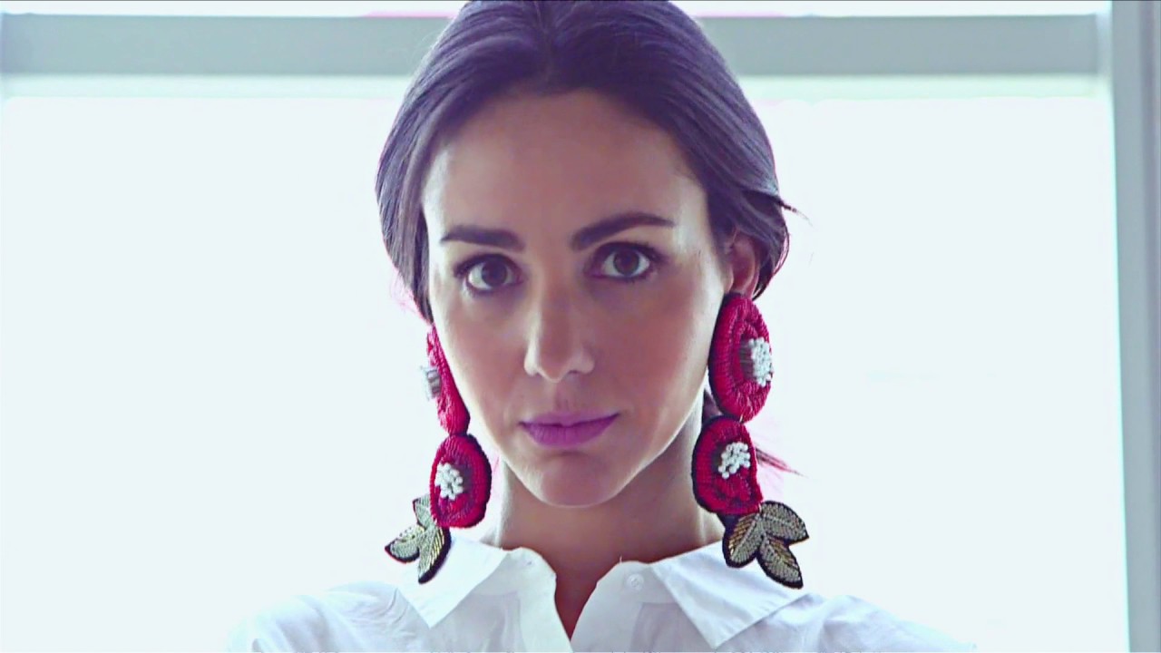 ¡Looks con aretes extra grandes!/ Dress Code - YouTube