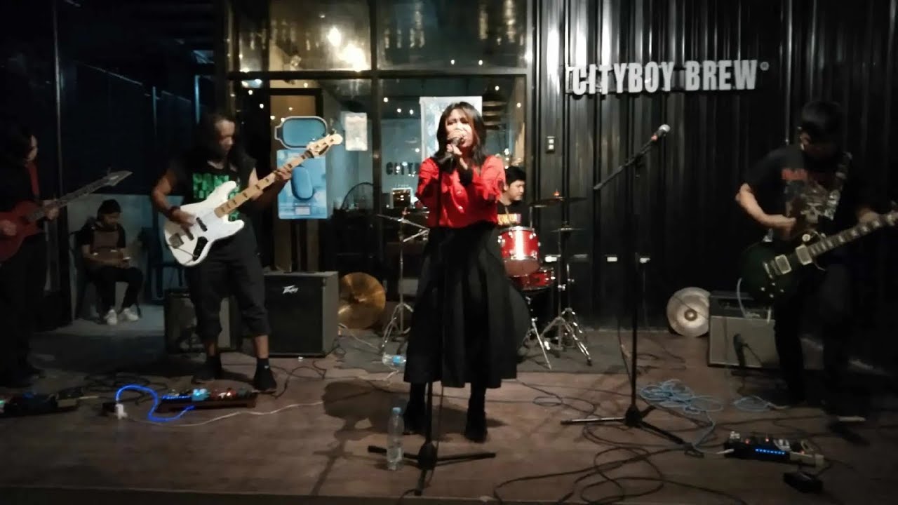 Lunaire @ Cityboy brew Marikina (short clip) - YouTube