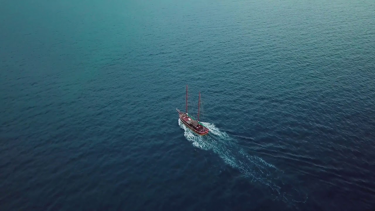bird eye view on a boat at open sea in the middle of nowhere - YouTube