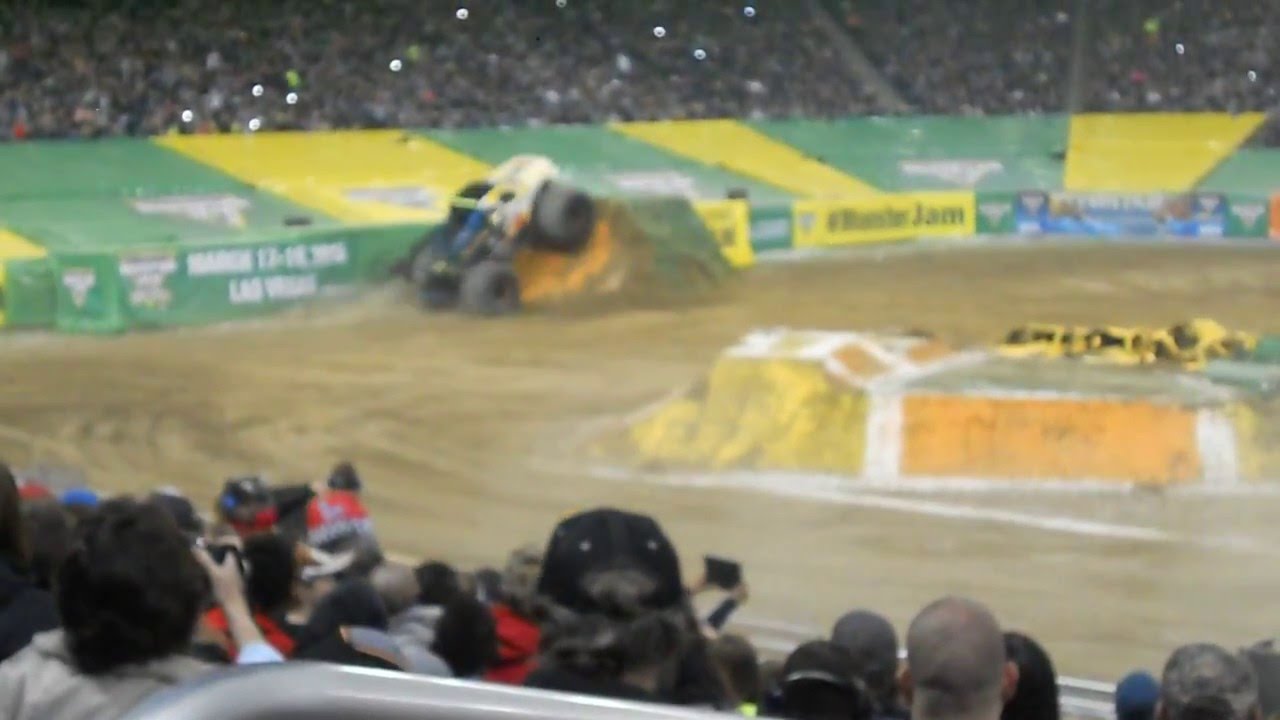 Monster Jam 2016 Detroit #2 Black Stallion Freestyle - YouTube
