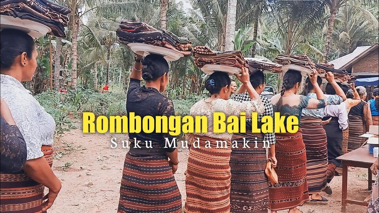 Rombongan BAI LAKE - TRADISI ADAT Saat Penguburan || Adonara - YouTube