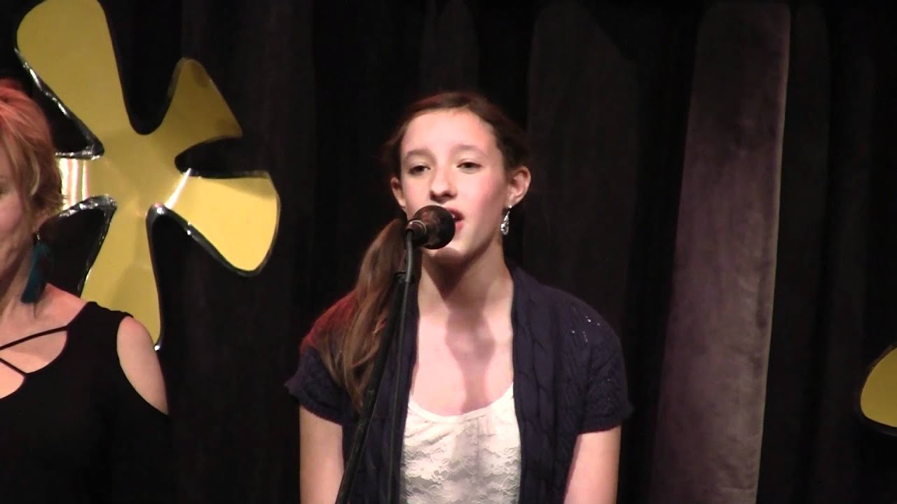 Allison Rae performing with guitarist Jody Harris (guitarist for Taylor ...