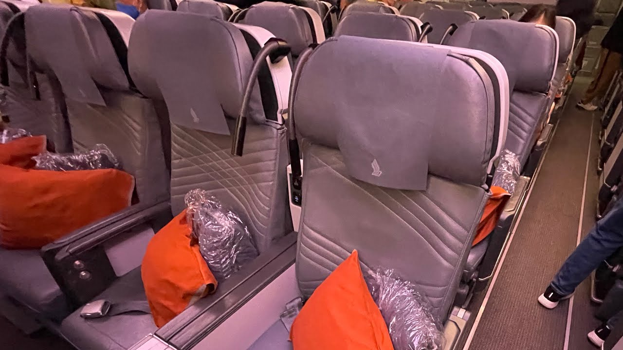 Singapore Airlines SQ22 A350-900 Premium Economy Class SIN-EWR May 15 ...