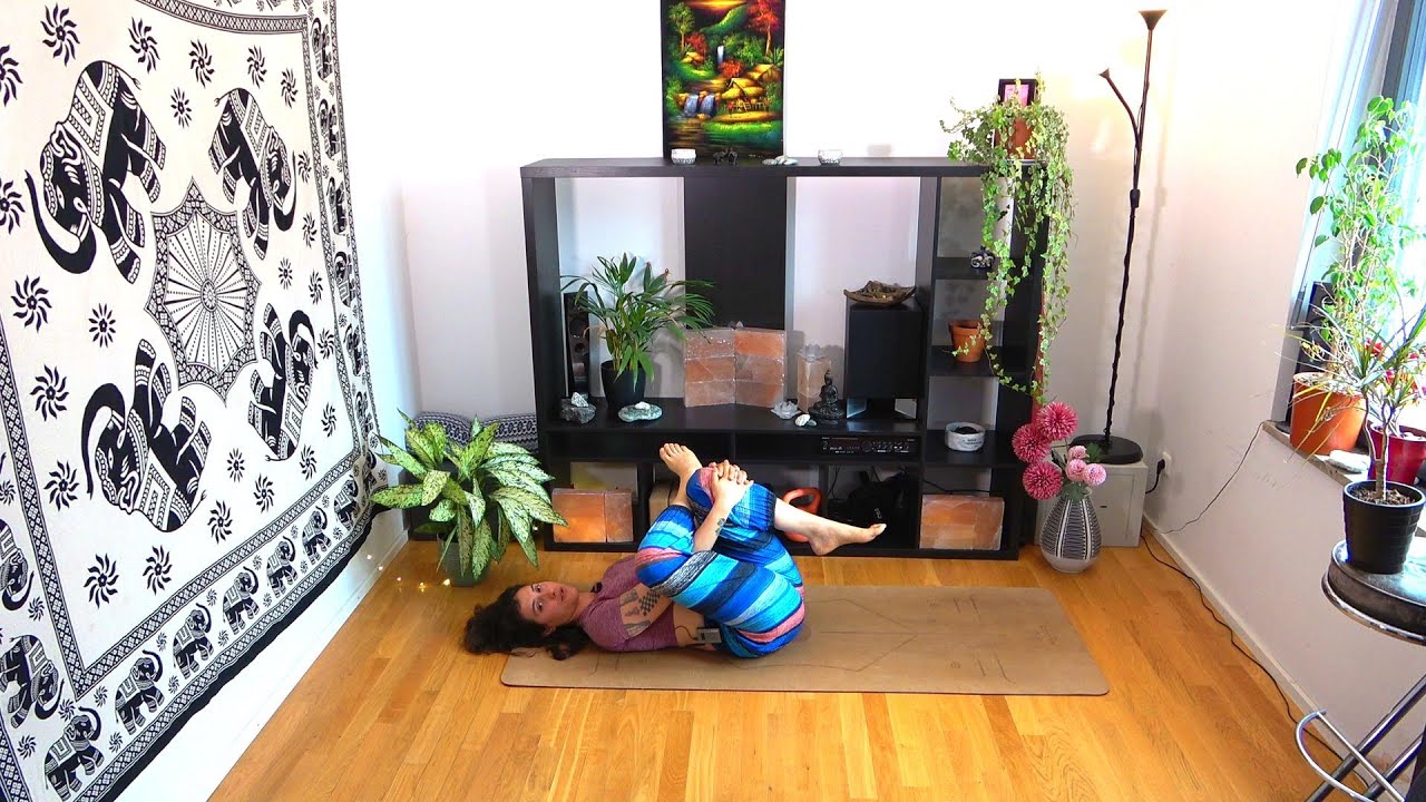 Supta kapotasana - Reclined pigeon pose explained (SQ1-pose8) - Natural ...