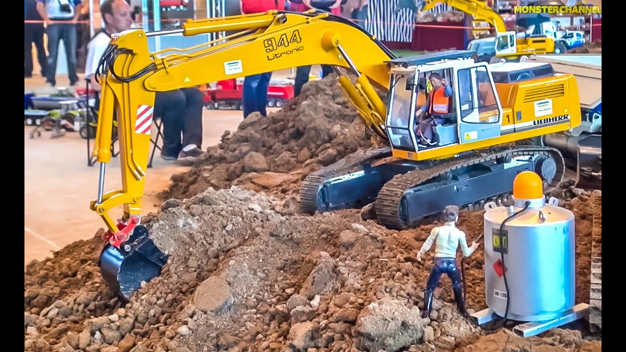 RC trucks and excavators in action at the construction site! BIG R/C ...