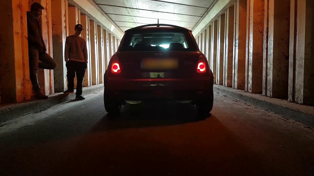 Mini Cooper S JCW R53 (250hp) Popping in tunnel - YouTube