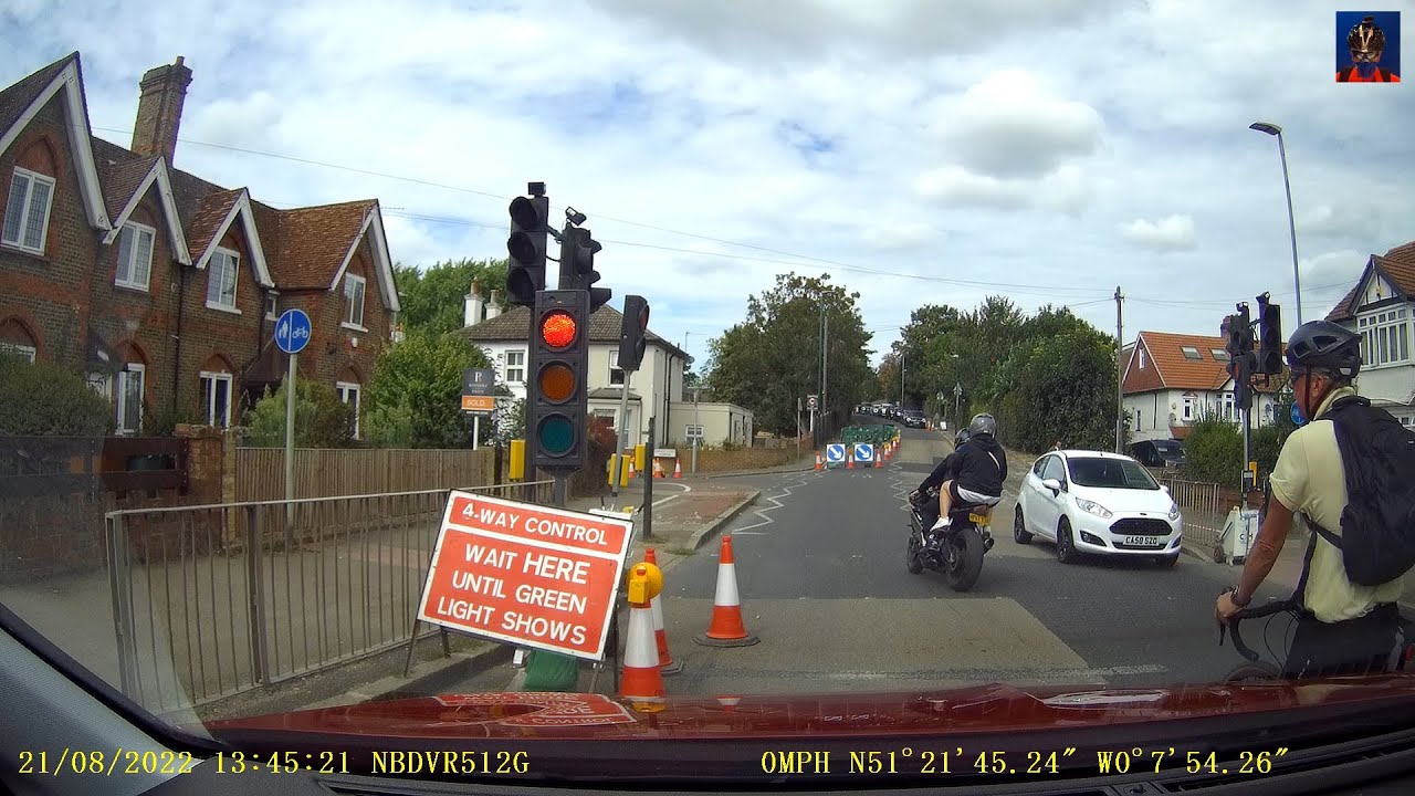 Red Light Jumping Speeder, with no MOT, on a SORNed Yamaha - HF57 EJL ...