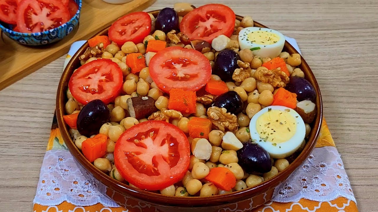 SALADA DE GRÃO-DE-BICO COM LEGUMES E CASTANHAS - RECEITA SAUDÁVEL E ...