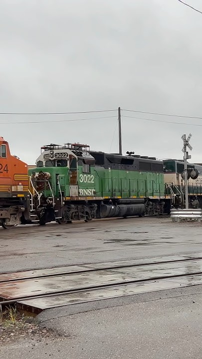 Insane lashup on BNSF H-NTWLIN!! - YouTube